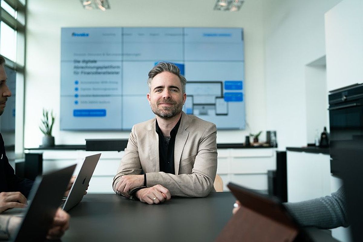 blau direkt beteiligt sich an finvoice und bluePAY