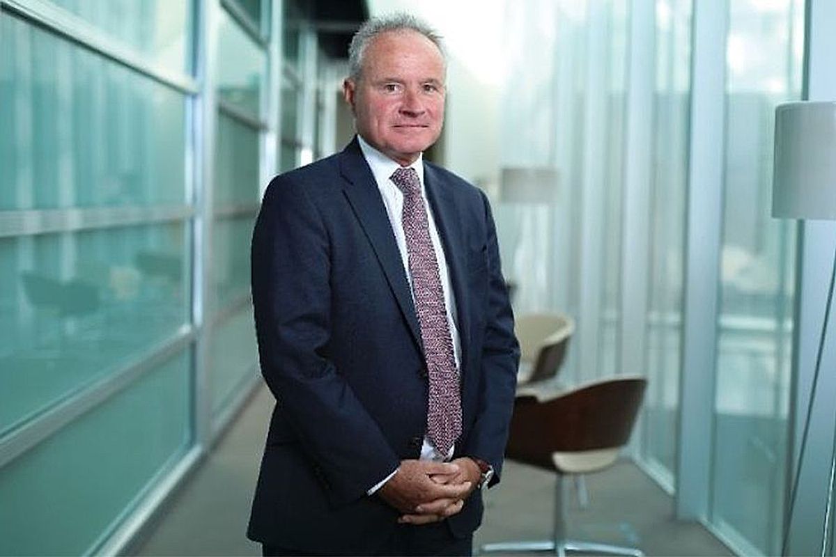 John Bennet verabschiedet sich